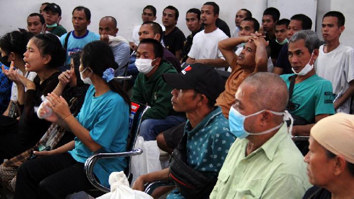 Working Overseas: What You Need to Know to Become Migrant Worker - News ...