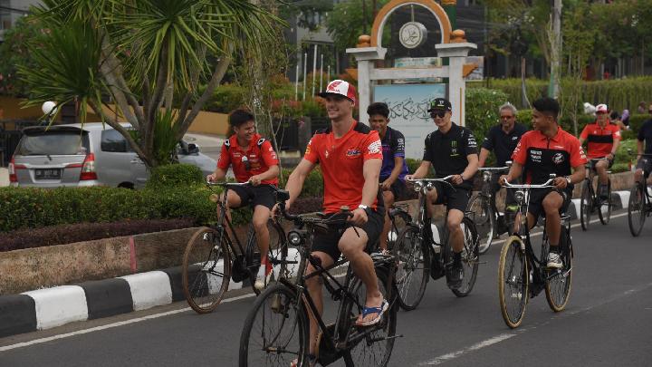 MXGP Motocross Riders Ride Ontel Bikes in Mataram - Sport En.tempo.co