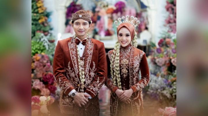 Dea Sahirah dan Chand Kelvin Menikah dengan Adat Jawa dan Aceh - Cantika.com