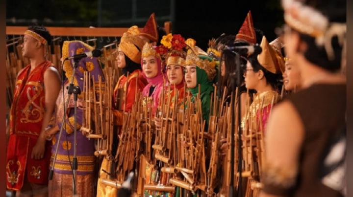 Tim Muhibah Angklung Awali Tur Mediterania-Timur Tengah dari Festival ...