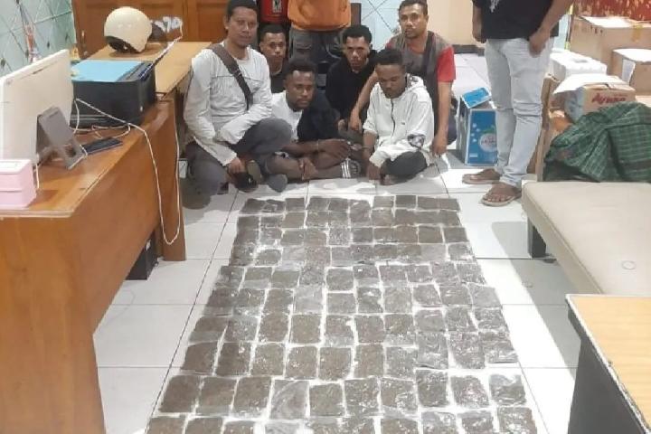 Indonesian Police Seize 394 Packages Of Marijuana Belongs To Papua