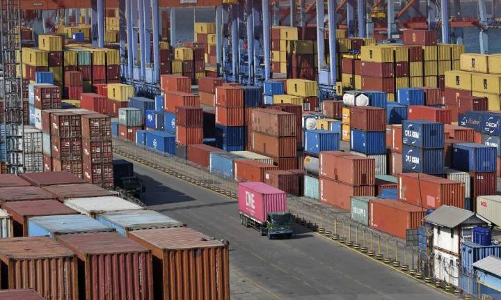 Indonesia's Industry Ministry Links 26,415 Container Backlog to Import ...