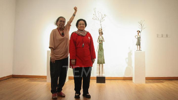 Mengenal Dolorosa Sinaga, Seniman Patung yang Karyanya Dikagumi ...