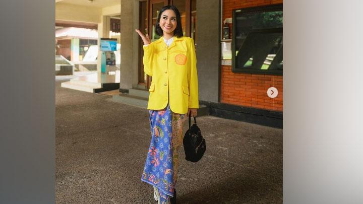Potret Andien jadi Pembicara di Universitas Indonesia, Pakai Kain Batik ...