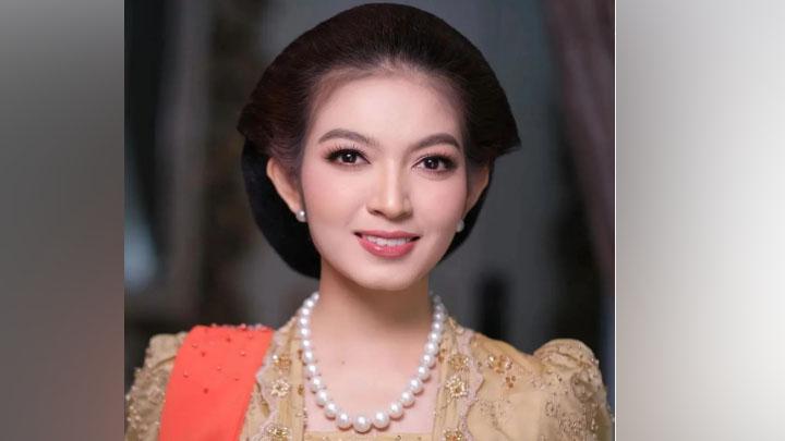 Potret Anggun Selvi Ananda dalam Ragam Kebaya, dari Encim hingga Kutubaru - Cantika.com