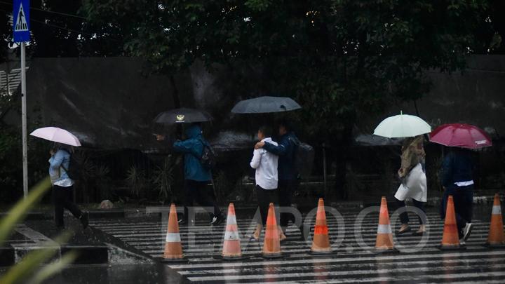 BMKG Weather Forecast: Rainfall Will Start at Noon in Jakarta, With 95% ...