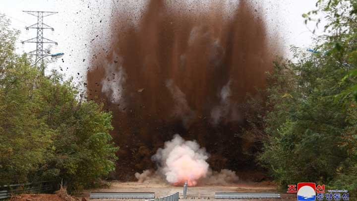 North Korea Blowing Up Inter-Korean Roads and Rail Lines - foto En.tempo.co