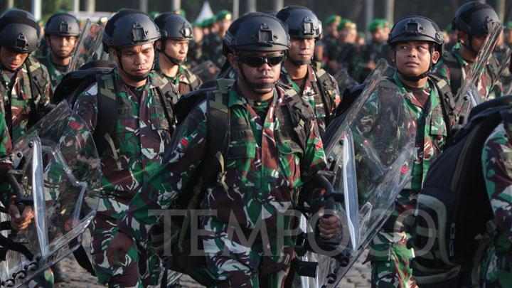 TNI Cyber Unit Checks Soldiers' Devices to Prevent Online Gambling ...