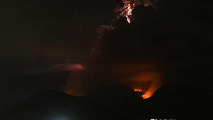 Mount Lewotobi Laki-laki Erupts Three Times Today, Danger Zone Expanded ...