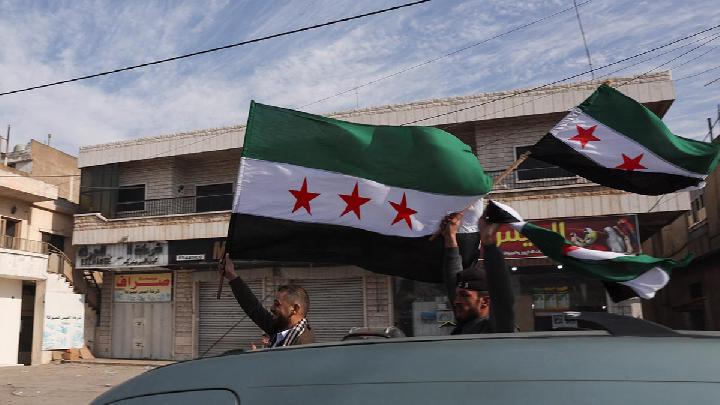 The Meaning of the Three Red Stars Flag Hoisted by Syrian Rebel Forces ...