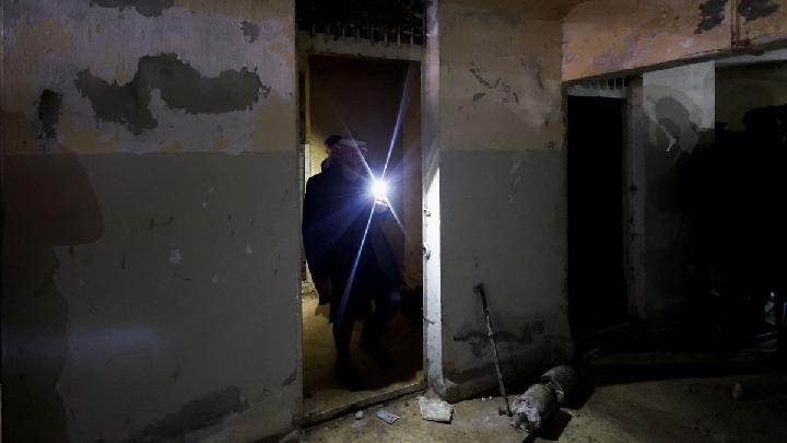 Despairing Syrians Search Notorious Sednaya Prison For Missing Relatives