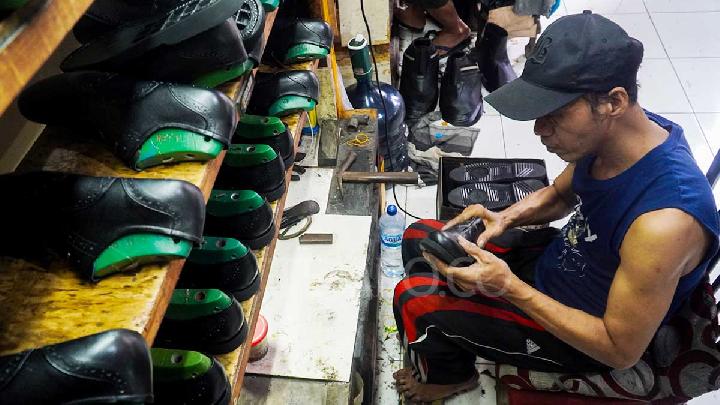 Menengok UMKM Pembuat Sepatu Kulit Lokal | tempo.co