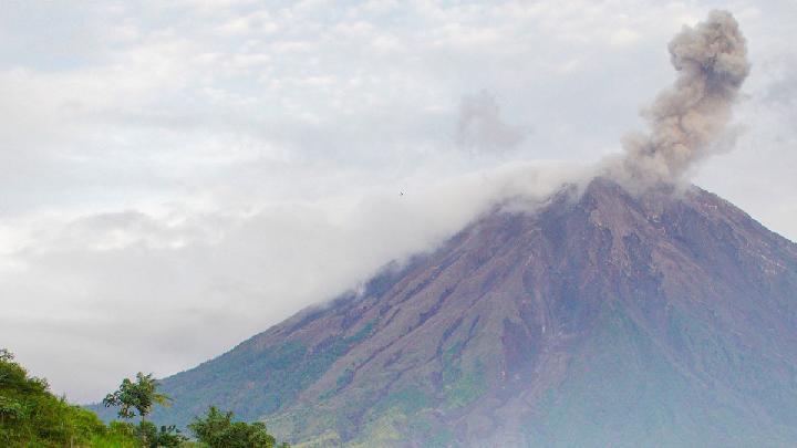 Mount Semeru in East Java Erupts, No Visual Eruption Observed - Sci En.tempo.co