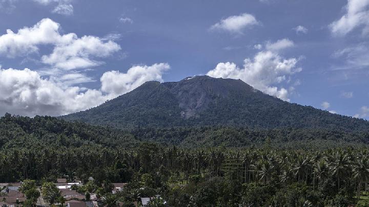 BNPB Installs Sirens and Warning Signs for Mount Ibu Eruption - Sci En ...