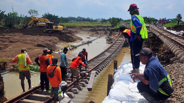 BMKG Warns of Extreme Weather in Central Java as Jakarta Prepares ...