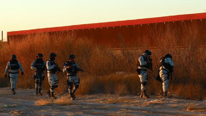 Mexican Troops Deployed to Border as Part of Deal to Pause US Tariffs ...