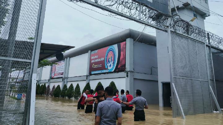 Bekasi Flood: Several Female Inmates in Cikarang Evacuated to Bandung ...