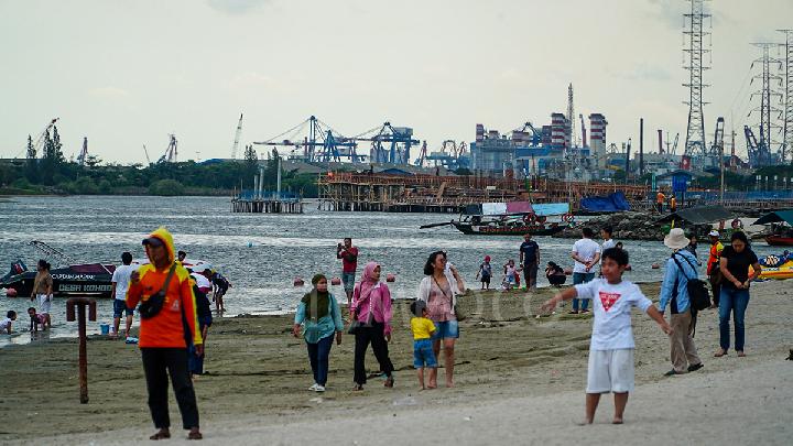 Menikmati Ngabuburit di Pantai Lagoon Ancol | tempo.co
