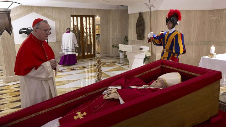 Sede Vacante: Who's in Charge After the Passing of a Pope - World En ...