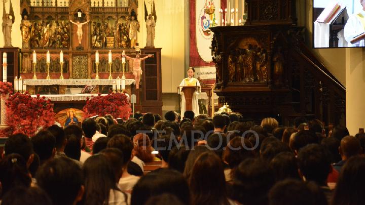 Misa Peringatan Hari Kenaikan Isa Almasih di Gereja Katedral Jakarta | tempo.co