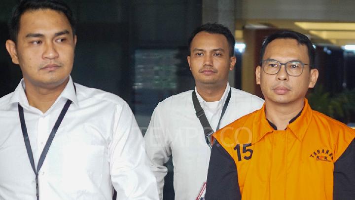 Pemeriksaan Tersangka Korupsi Transaksi Gas Danny Praditya | tempo.co