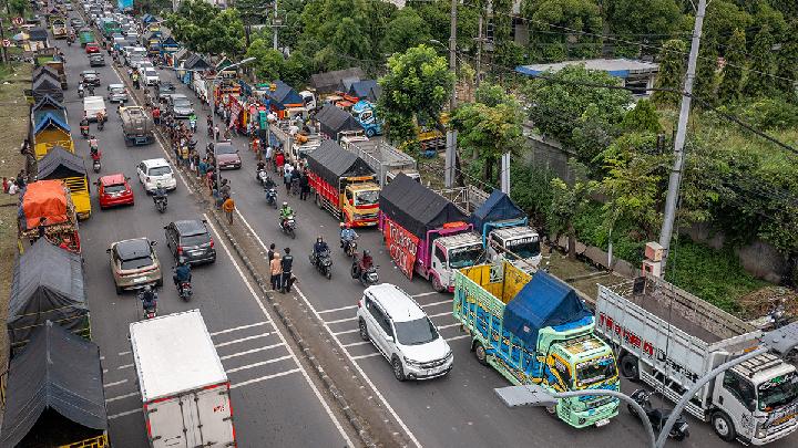 Aksi Sopir Truk Menolak Aturan Over Dimension Over Load (ODOL) di Jawa ...
