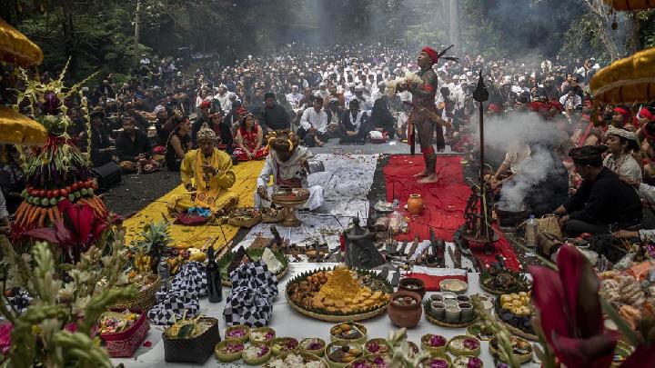 Ngertakeun Bumi Lamba Traditional Cultural Festival - foto En.tempo.co