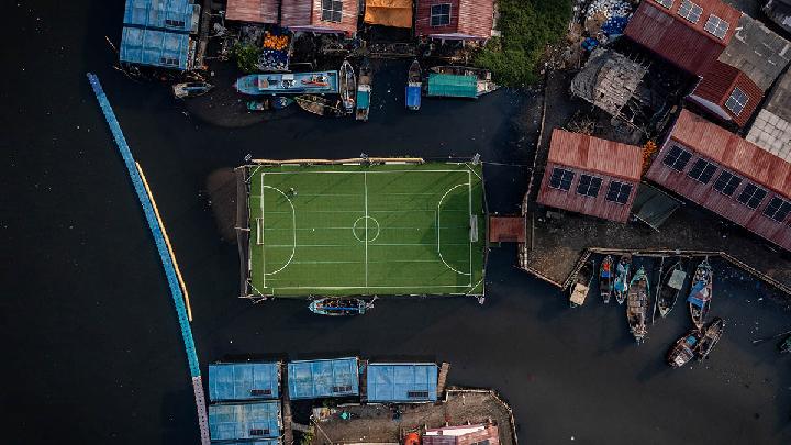 Penampakan Lapangan Apung di Muara Angke | tempo.co