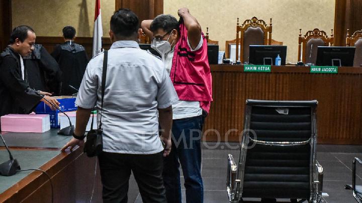 Charles Sitorus Dituntut 4 Tahun Penjara Perkara Impor Gula | tempo.co