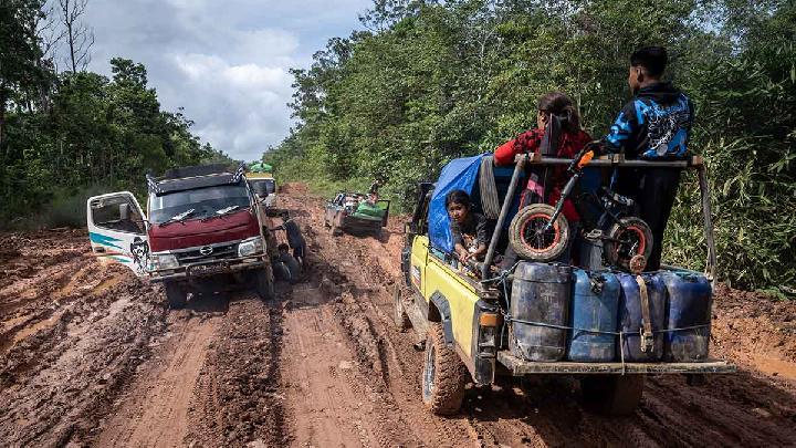 Damage Spotted on Parts of Trans-Papua Highway - foto En.tempo.co