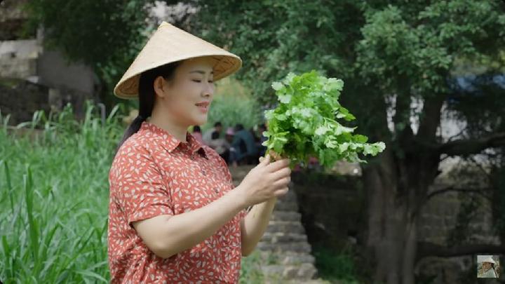 Mengenal Dianxi Xiaoge: Food Vlogger yang Menyuguhi Megawati Kuliner ...