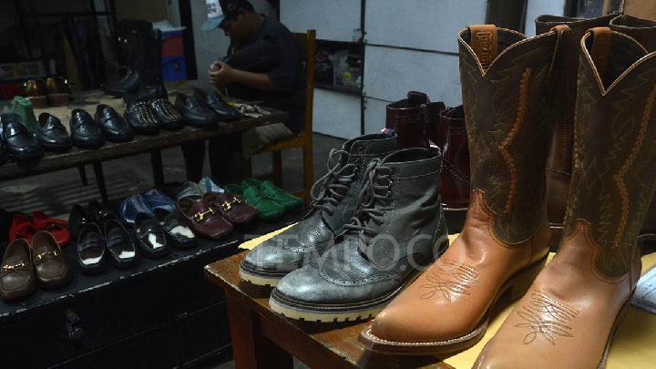 Pembuatan Sepatu Bot Lokal di Bandung | tempo.co