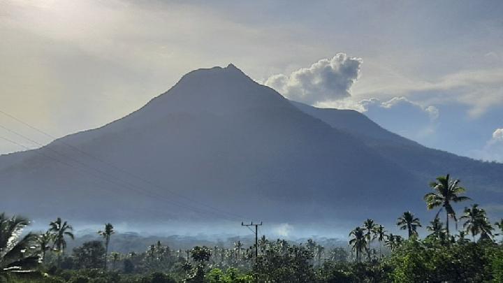 Gempa Tektonik Meningkat, Gunung Lamongan Menggembung | tempo.co