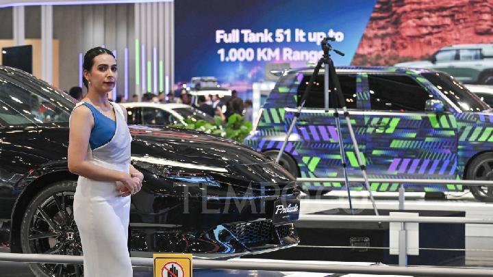 Pesona SPG Warnai GIIAS 2025 | tempo.co