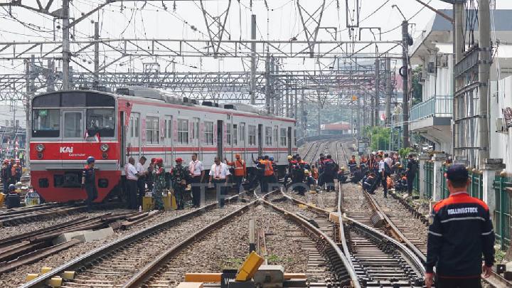 KRL Anjlok di Stasiun Kota, KAI Commuter: Penumpang Berhasil Dievakuasi ...