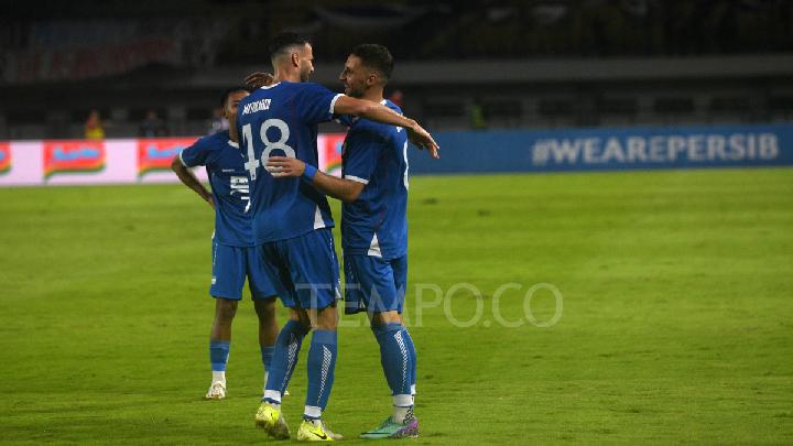 Hasil Liga 1: Persib Bandung vs Persebaya Surabaya 2-0, Rekor Tak ...