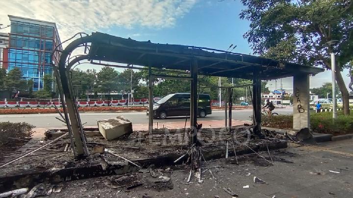 Kondis Halte Bus Setelah Unjuk Rasa di Jakarta | tempo.co