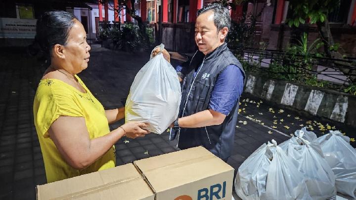 BRI Peduli Gerak Cepat Salurkan Bantuan Banjir Bali-NTT | tempo.co