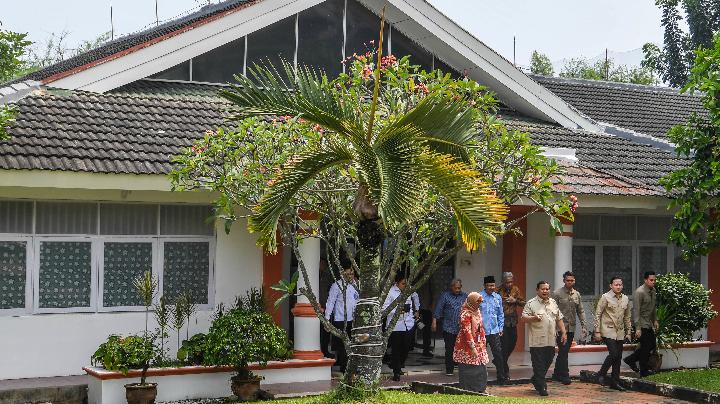 Prabowo Janjikan Smart TV untuk 330 Ribu Sekolah. Berapa Anggarannya ...