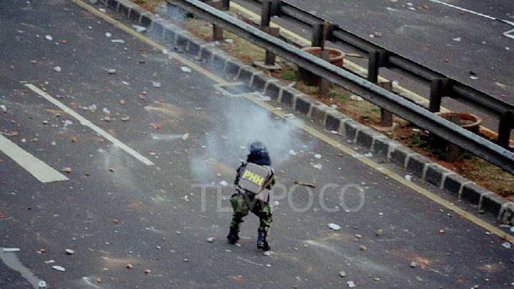 26 Tahun Tragedi Semanggi II: Gas Air Mata dan Peluru AparatBungkam ...