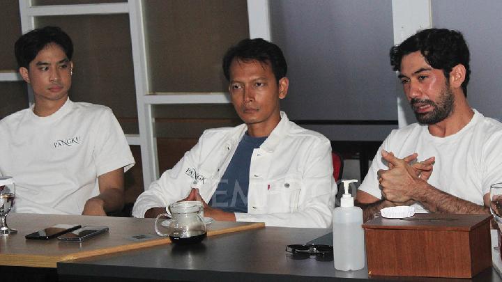 Fedi Nuril Ungkap Alasan Pakai Eyeliner di BIFF 2025 | tempo.co