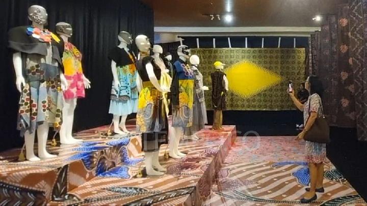 Koleksi Batik Waldjinah hingga Go Tik Swan Dipamerkan di Solo | tempo.co