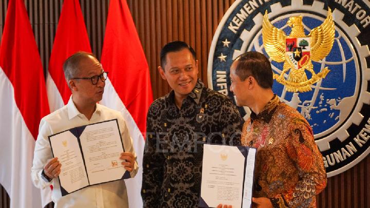 Penandatanganan MoU antara Menteri Transmigrasi-Menperin | tempo.co
