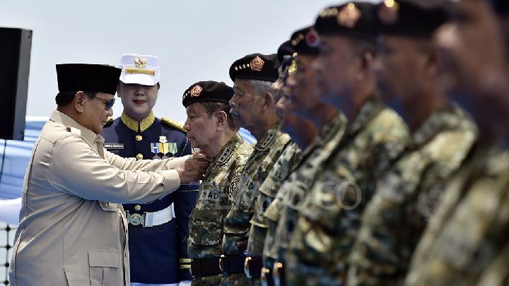 Prabowo Beri Kenaikan Pangkat Istimewa untuk 11 Purnawirawan TNI | tempo.co