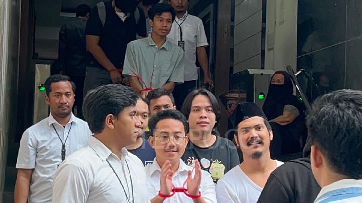 Momen Delpedro Orasi saat Dilimpahkan ke Kejaksaan: Makin Ditekan ...