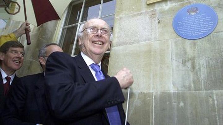 Mengenang James Watson, Ilmuwan Penemu Struktur DNA yang Kontroversial ...