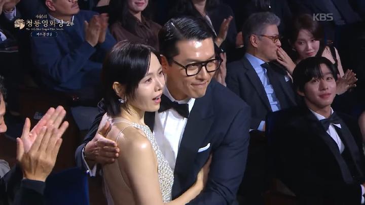 Hyun Bin dan Son Ye Jin Menang Blue Dragon Film Awards 2025 | tempo.co