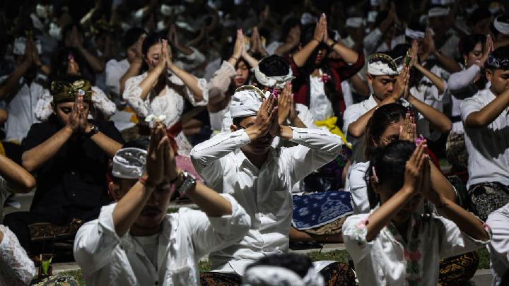 Sembahyang Bersama Hari Raya Galungan di Berbagai Daerah | tempo.co