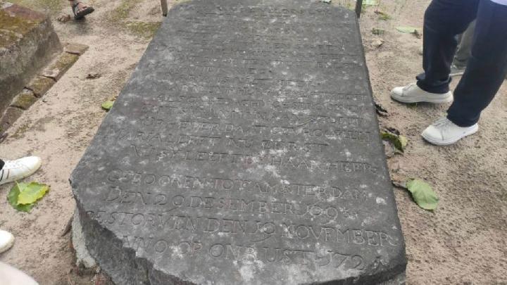 Kisah Puisi Cinta di Makam Maria van de Velde Pulau Onrust | tempo.co