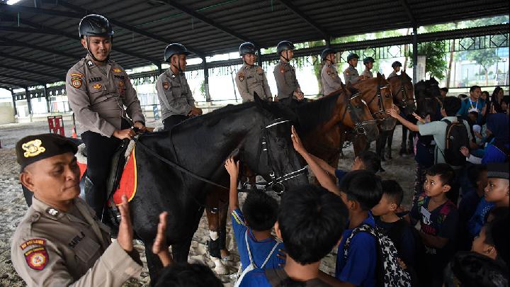 Komunitas Jendela Jakarta Kunjungi Markas Polisi Satwa | tempo.co